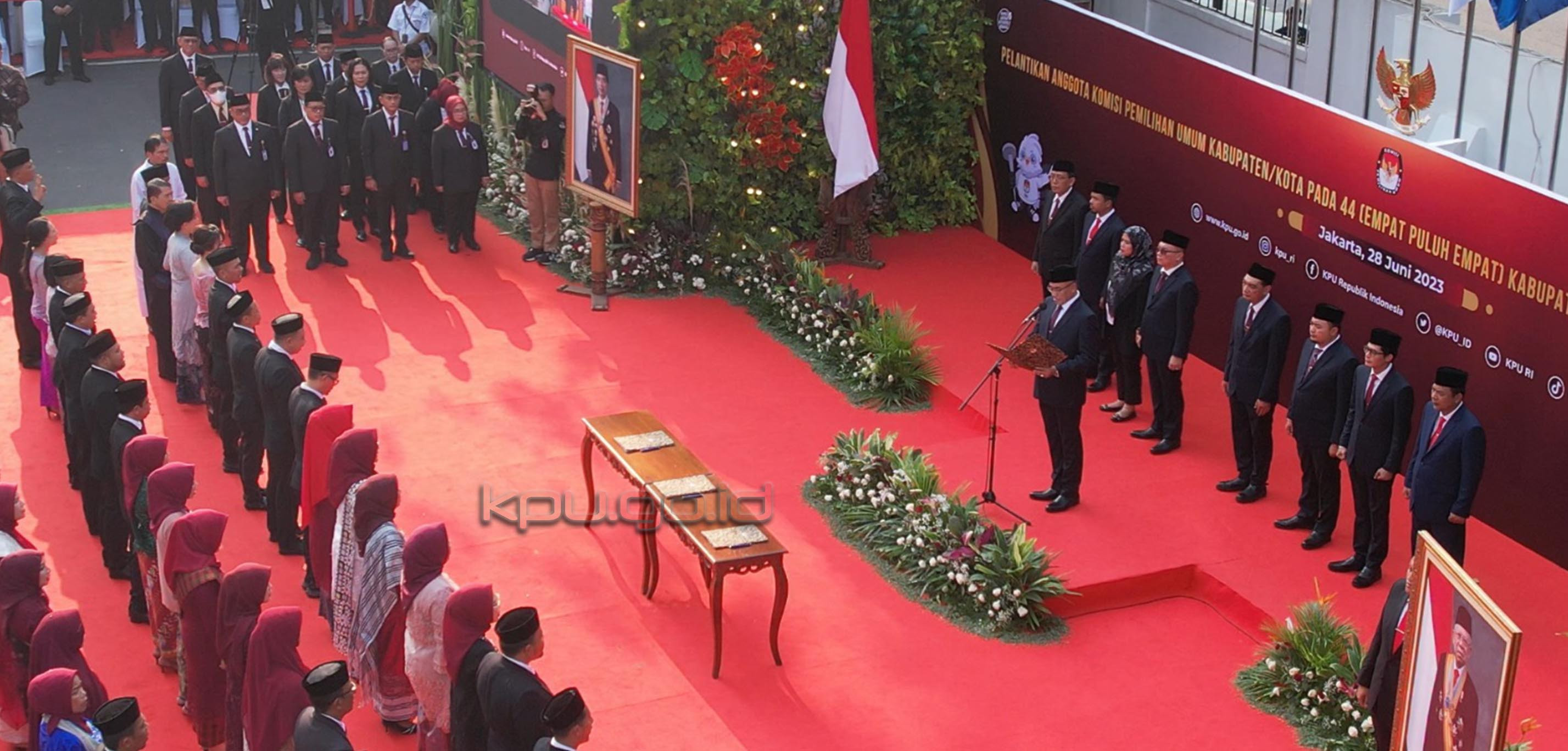 Kepemimpinan Efektif adalah Kepemimpinan dengan Keteladanan - KPU Kepemimpinan Efektif adalah Kepemimpinan dengan Keteladanan - KPU