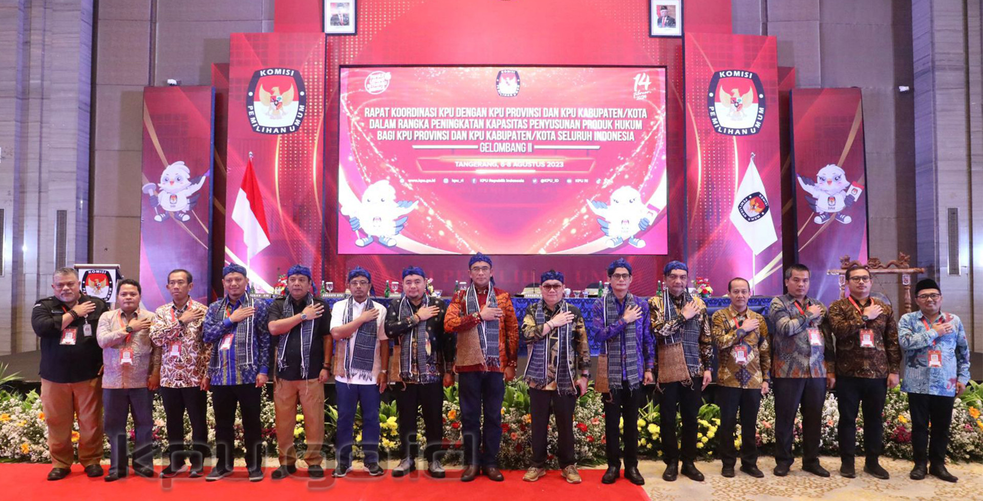 Seragamkan Cara Pandang Produk Hukum KPU - KPU